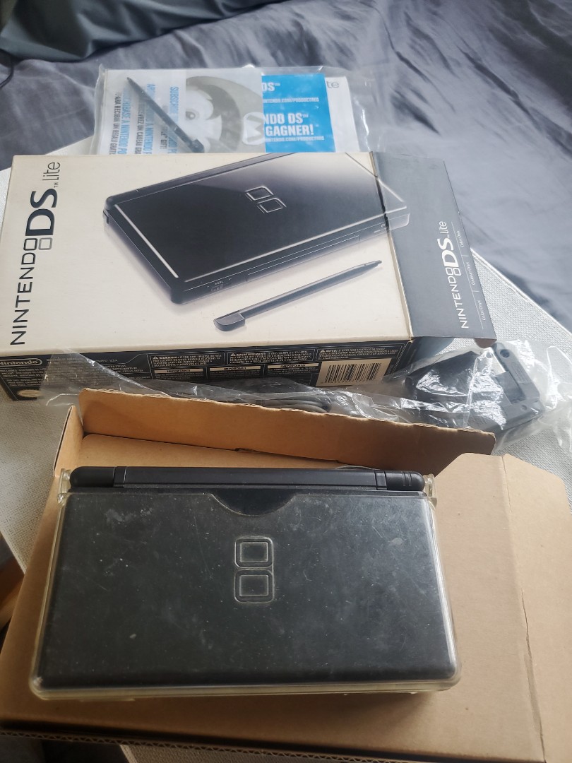 NDS LITE 黑色 連R4 card 已破解 Gameboy, 電子遊戲, 電子遊戲機, Nintendo 任天堂 - Carousell