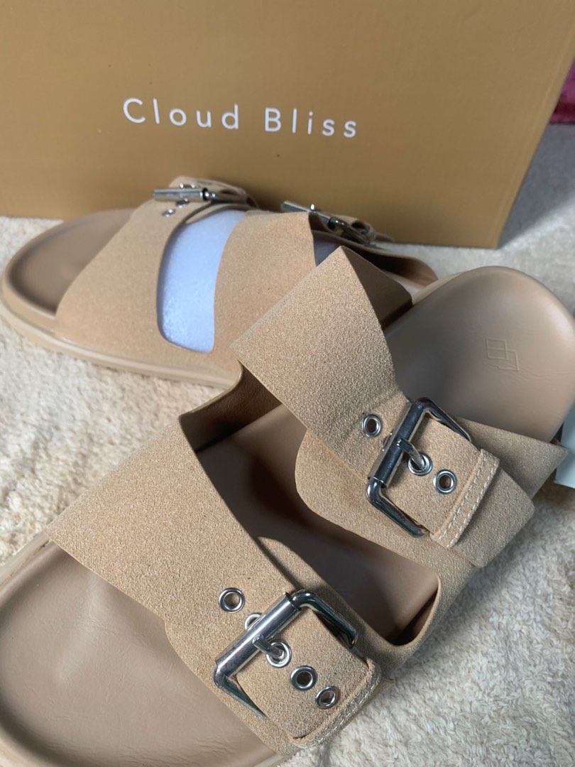 Original cloud bliss, Women's Fashion, Footwear, Slippers and slides on Carousell
