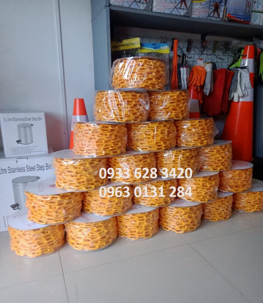 PLASTIC CHAIN, Commercial & Industrial, Industrial Equipment on Carousell