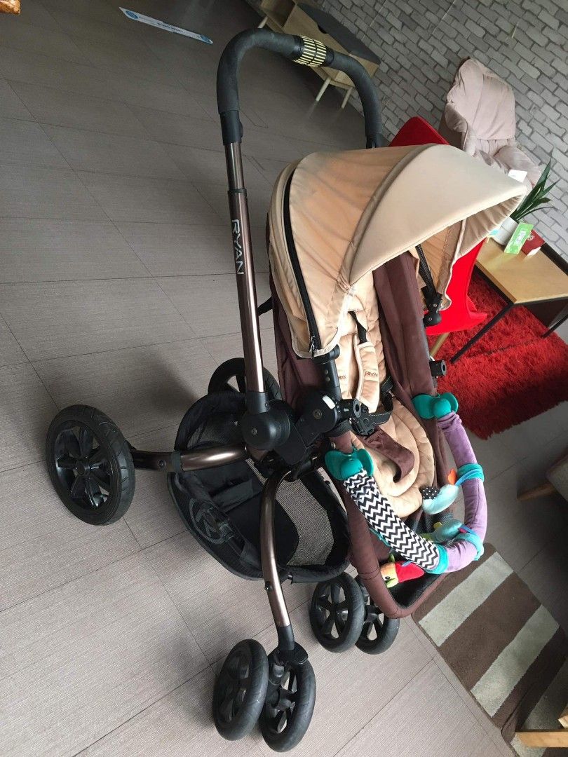RYAN SPIN 360 STROLLER, Babies & Kids, Going Out, Strollers on Carousell