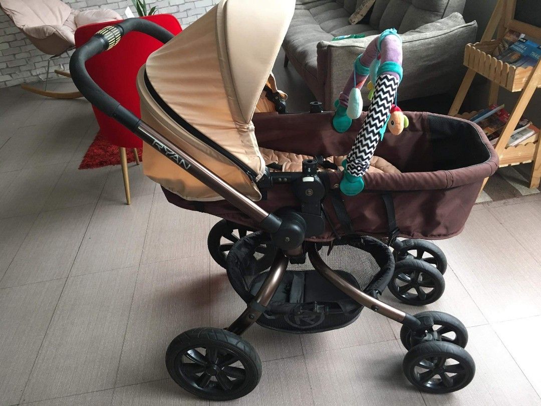 RYAN SPIN 360 STROLLER, Babies & Kids, Going Out, Strollers on Carousell