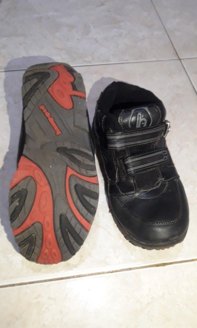 Sepatu Anak Sekolah HOMY PED Size 38, Barang Yang Dicari di Carousell