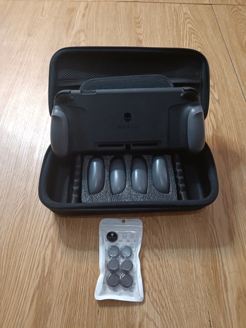 Skull and co case with max carry case, Video Gaming, Gaming Accessories ...