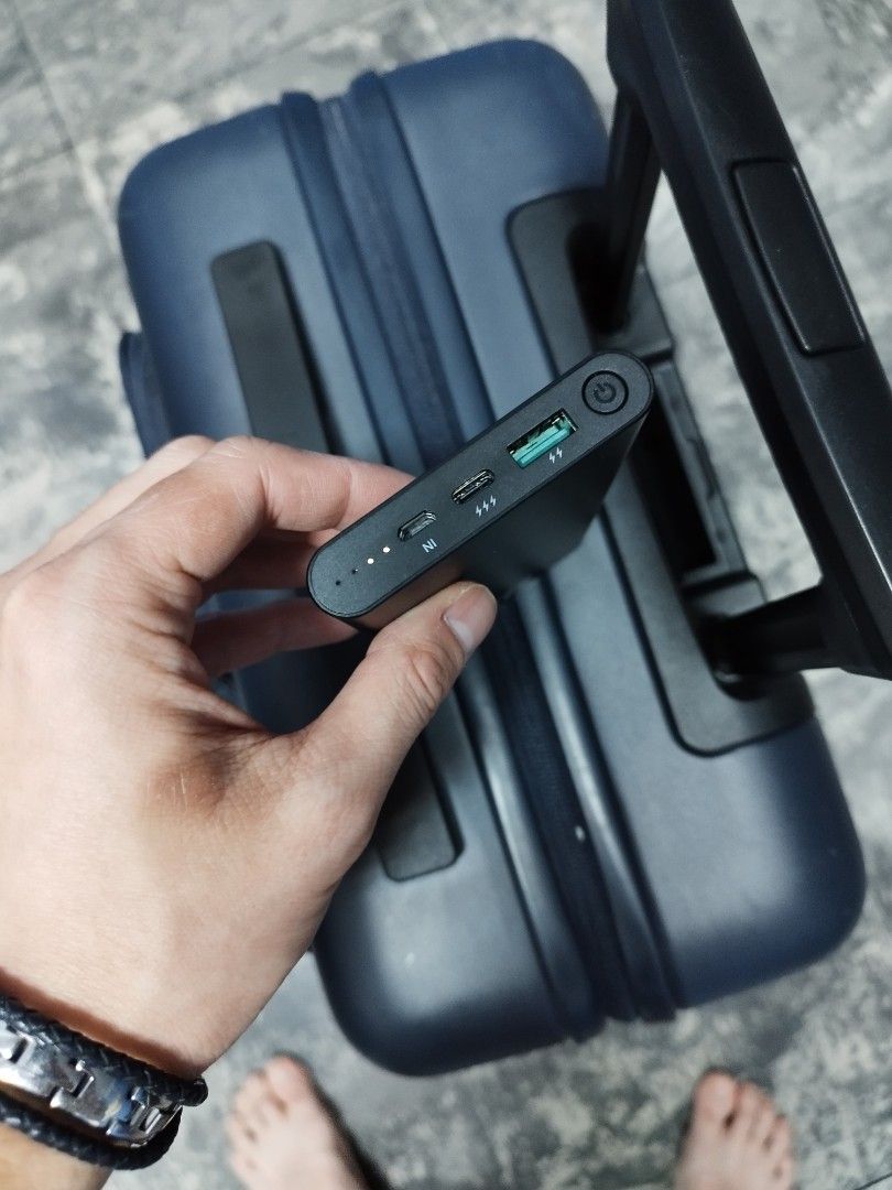 Smart luggage with built in battery 10000mah Horizon studios, Hobbies ...