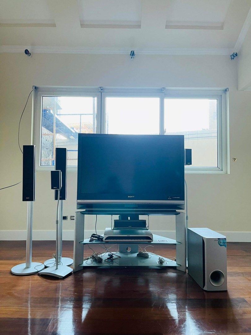 Sony Wega Engine 3LCD Projection TV, TV & Home Appliances, TV ...