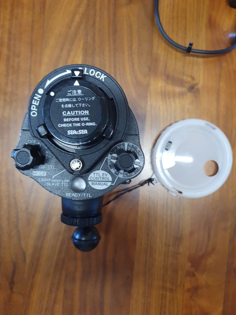 Strobe light and diffuser, Sports Equipment, Other Sports Equipment and ...