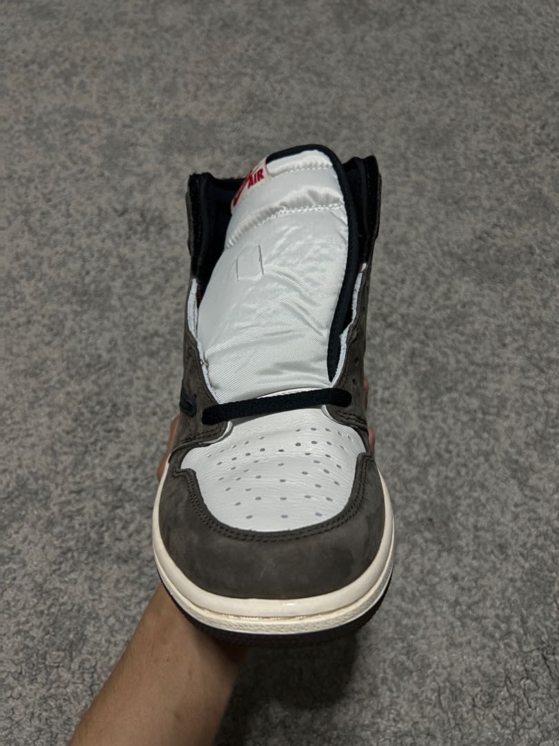 Travis Scott OG Air Jordan 1 High, Men's Fashion, Footwear, Sneakers on ...