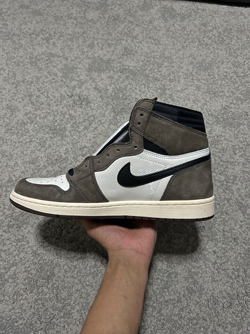 Travis Scott OG Air Jordan 1 High, Men's Fashion, Footwear, Sneakers on ...