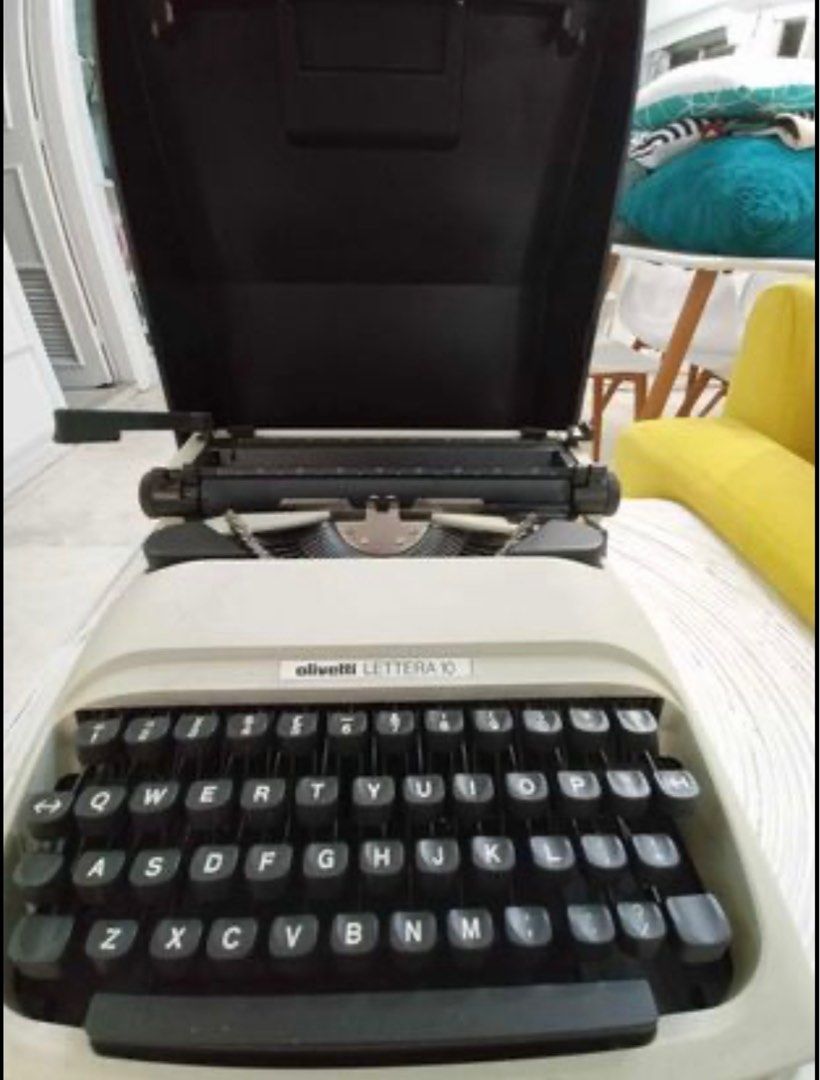 Typewriter Olivetti Lettera 10, Hobbies & Toys, Stationary & Craft ...