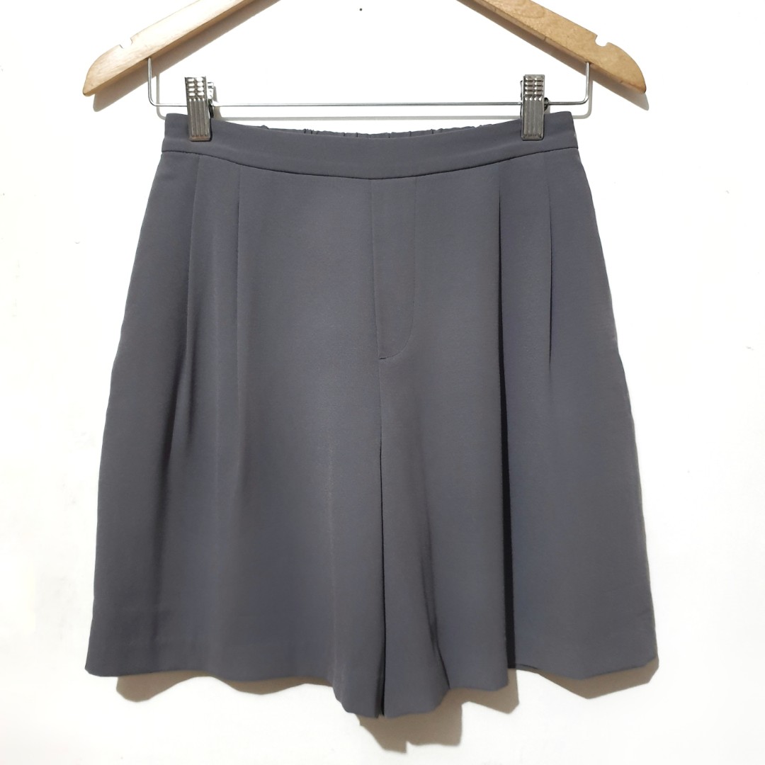 Uniqlo classy hw shorts, Women's Fashion, Bottoms, Shorts on Carousell
