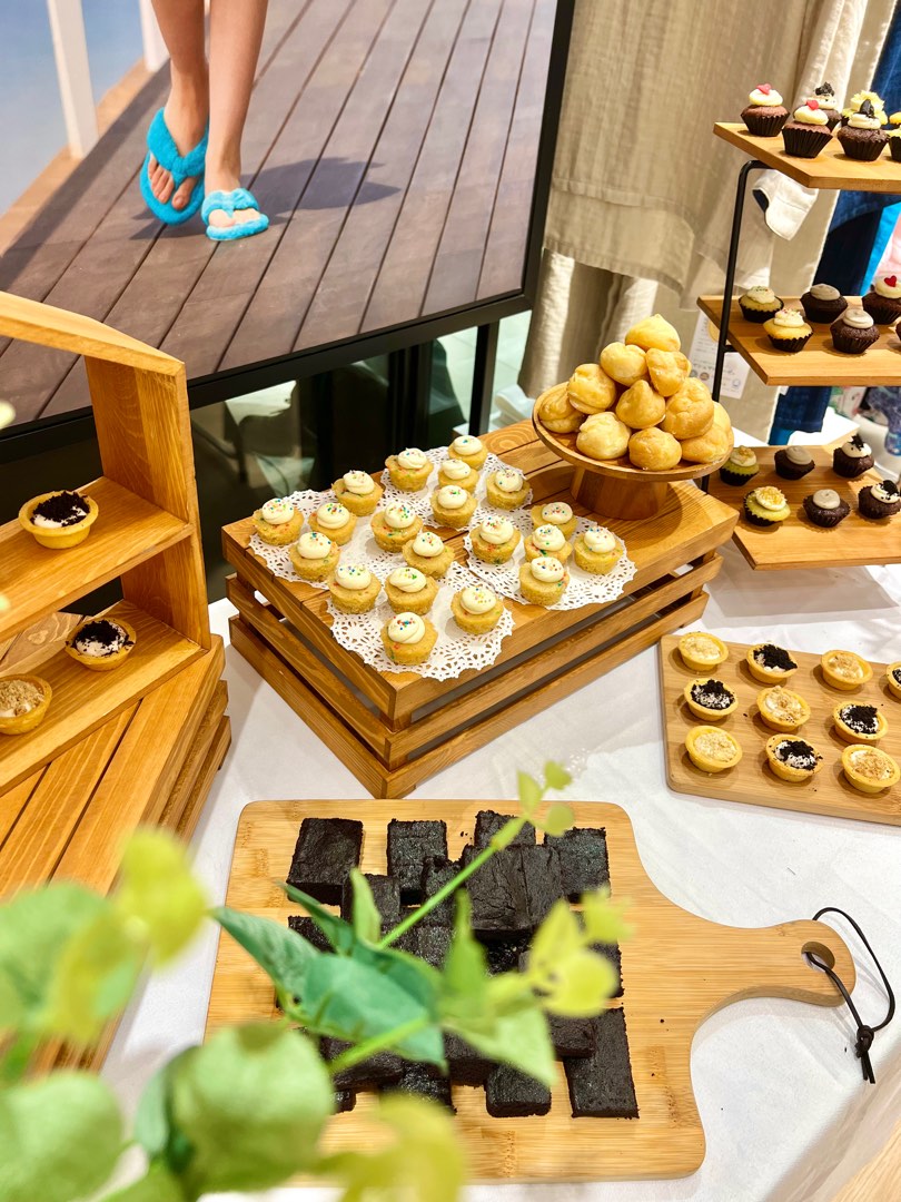 Cupcakes/ tarts/tartlets/ brownies/ honey cornflakes/ cream puff ...