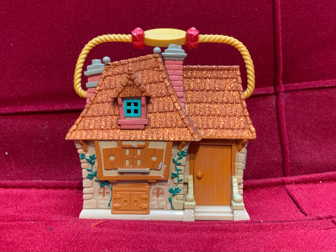 Disney Princess Animators' Collection Belle Cottage Playset, Hobbies ...