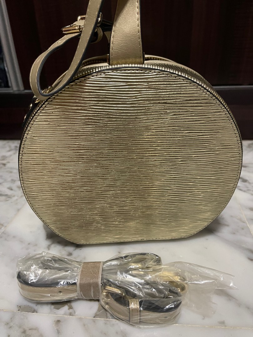 Gold round bag, Women's Fashion, Bags & Wallets, Shoulder Bags on Carousell