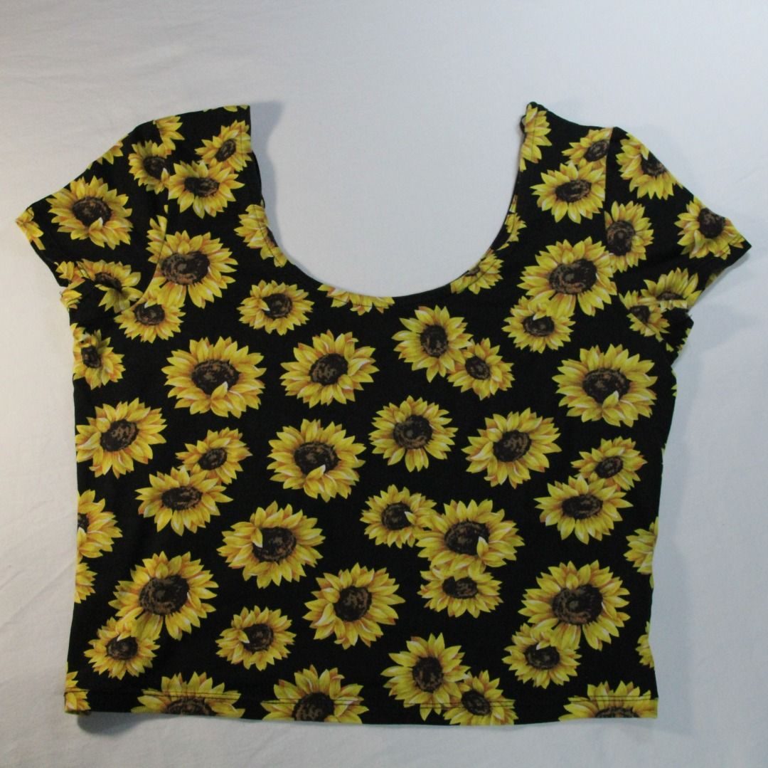 Graphic Black Sunflower Crop Top, Women's Fashion, Tops, Others Tops on ...