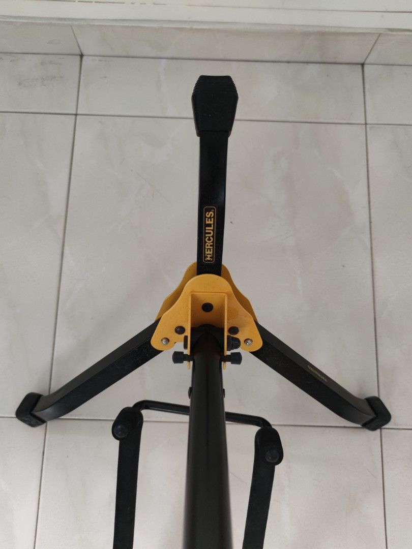 Hercules Single Guitar Stand with Shock Absorber GS405B, Hobbies & Toys ...