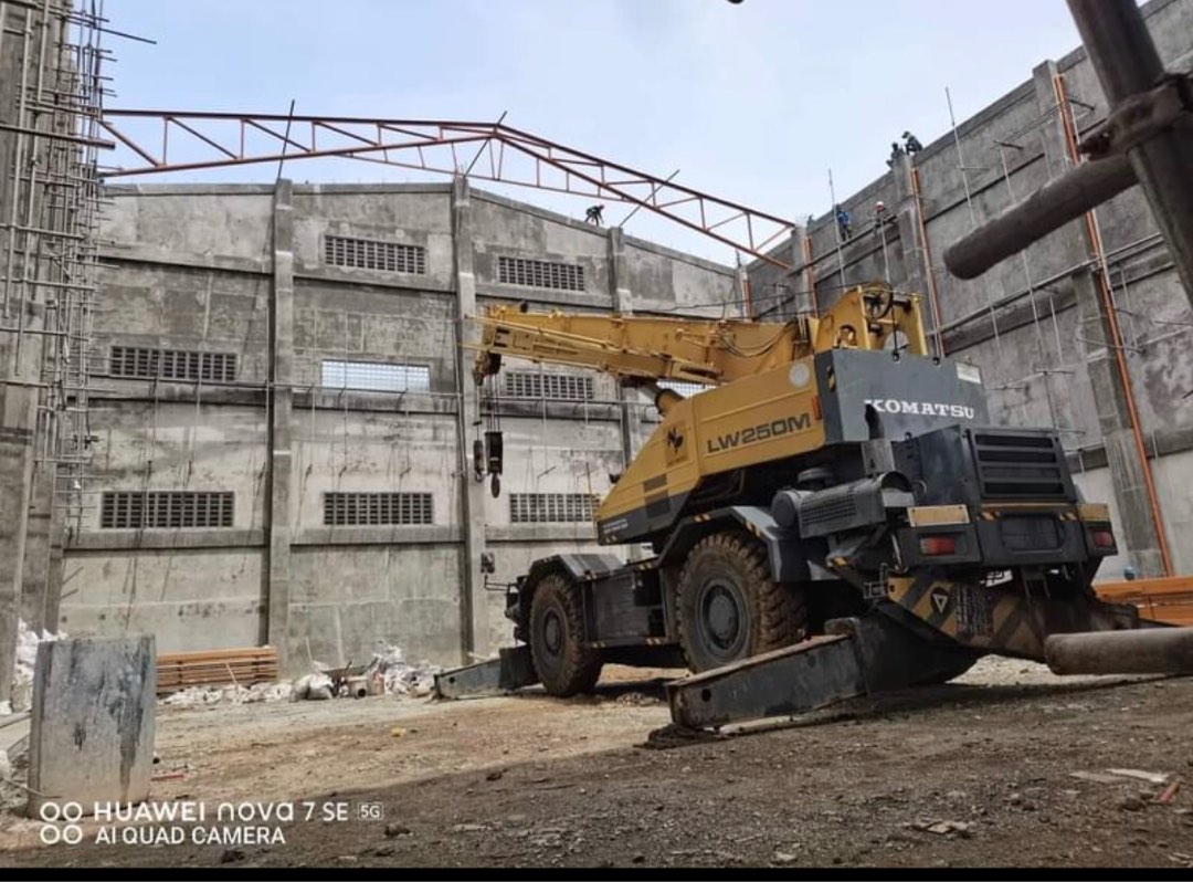 KOMATSU 25 TONS ROUGH TERRAIN CRANE, Commercial & Industrial, Industrial Equipment on Carousell