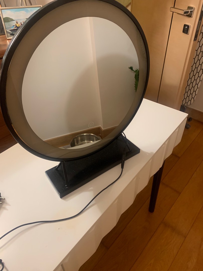 LED ring light mirror, 傢俬＆家居, 家居裝飾, 鏡 - Carousell