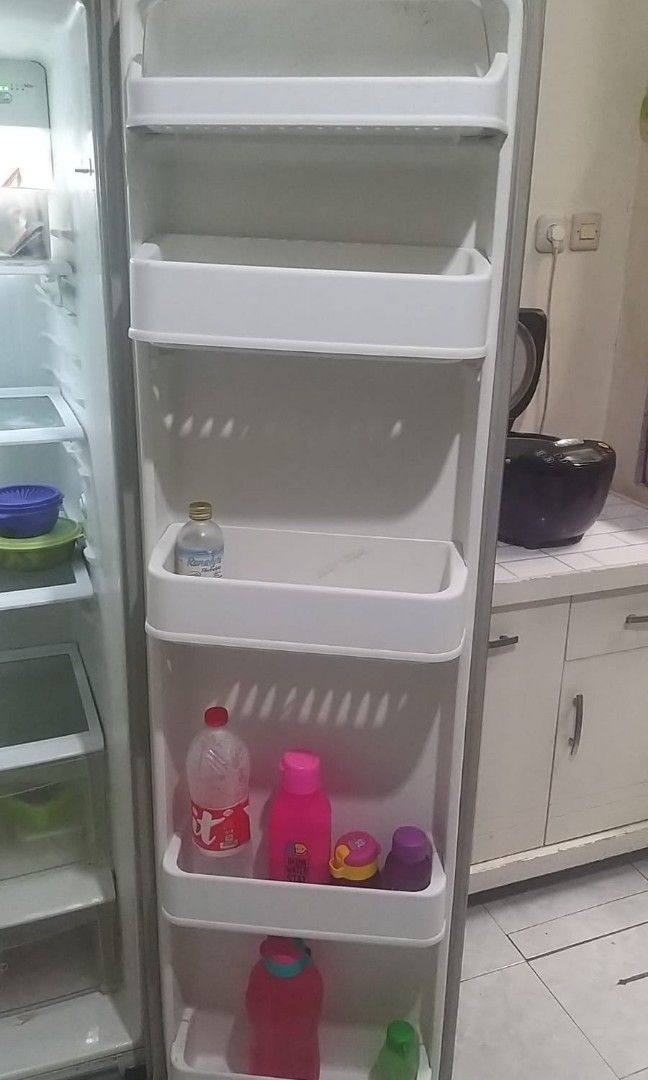 Lemari Es 2 Pintu, Kitchen & Appliances di Carousell