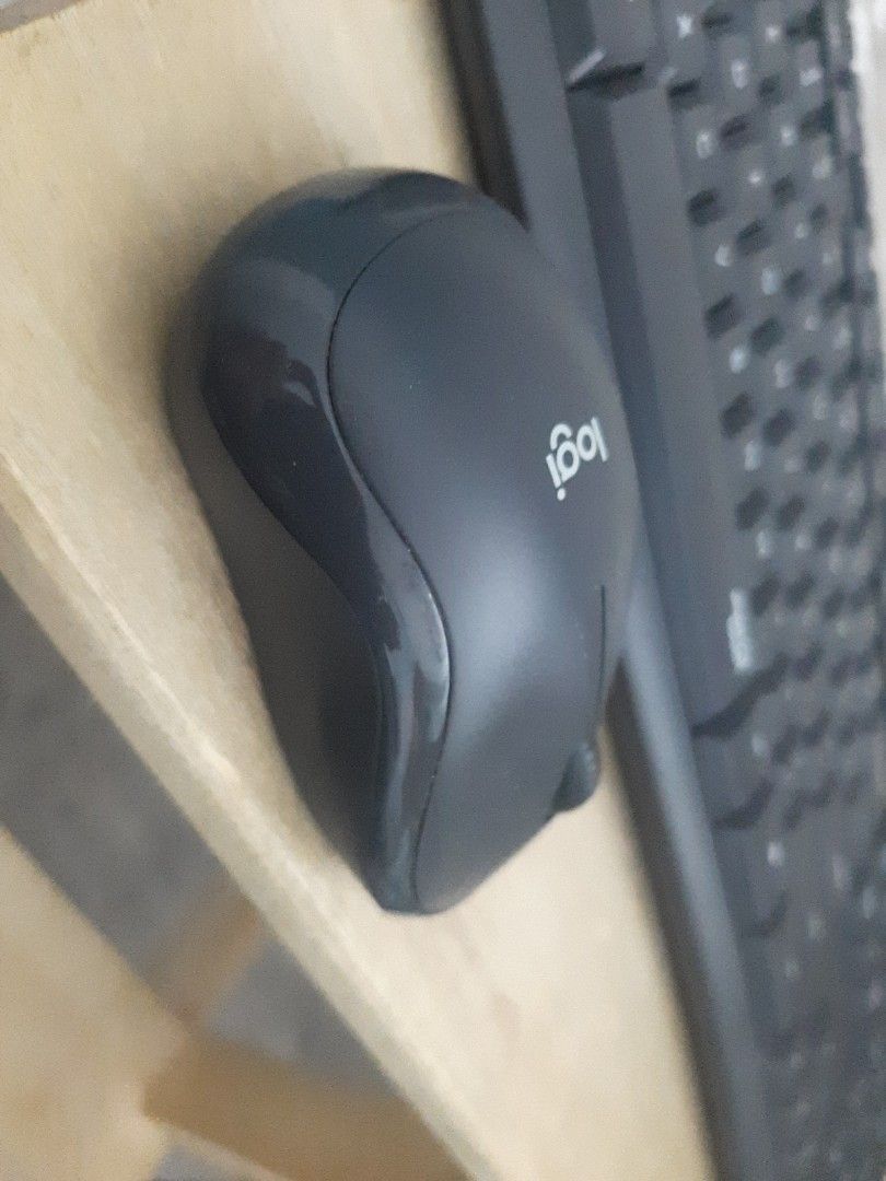 Logitech Mk295 Silent Wireless Keyboard And Mouse Combo Graphite Computers And Tech Parts