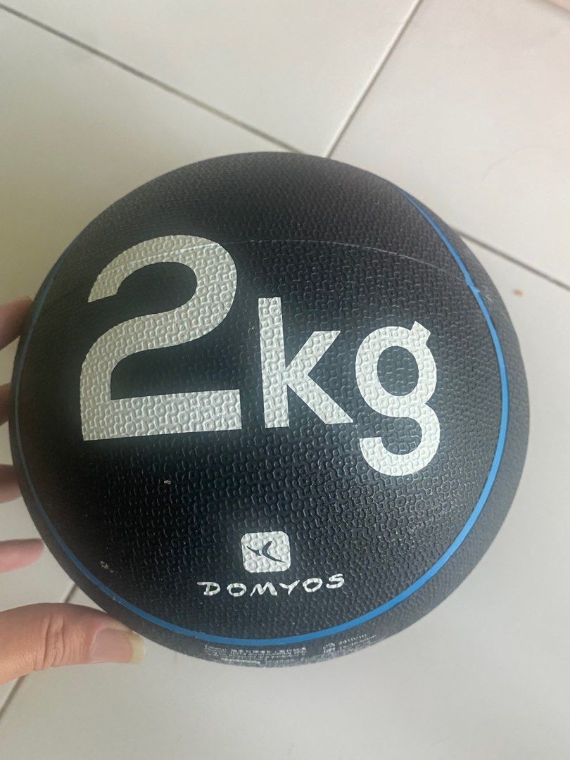 Medicine ball 2kg, Sports Equipment, Exercise & Fitness, Weights & Dumbbells on Carousell