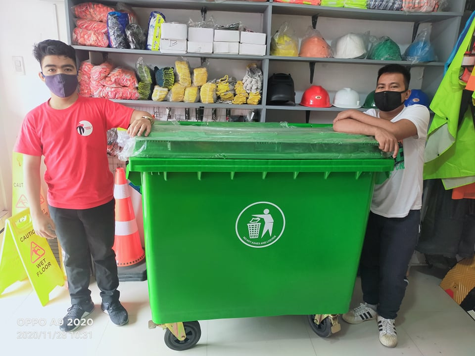 Mobile bin big trash bin, Furniture & Home Living, Cleaning & Homecare ...
