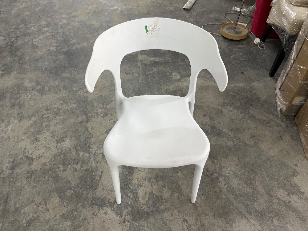 PVC Chair White Colour / Kerusi PVC Warna Putih, Furniture & Home ...