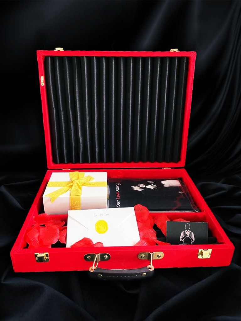 Queen Red Box (Gift Box), Food & Drinks, Gift Baskets & Hampers on ...