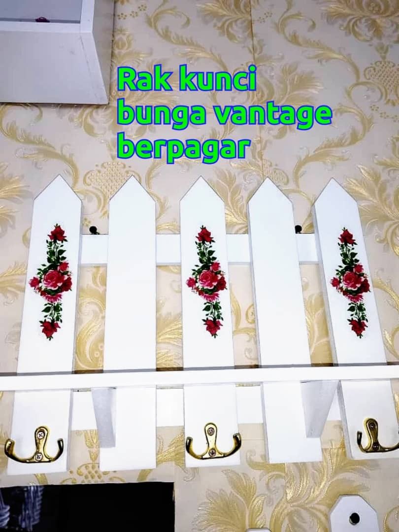 Rak kunci berpagar bunga vantage, Furniture & Home Living, Furniture ...
