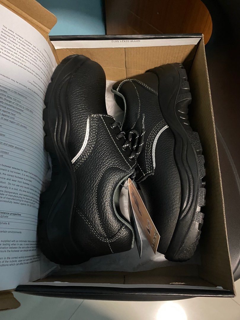 SafetyFit Safety Shoes, Men's Fashion, Footwear, Boots on Carousell