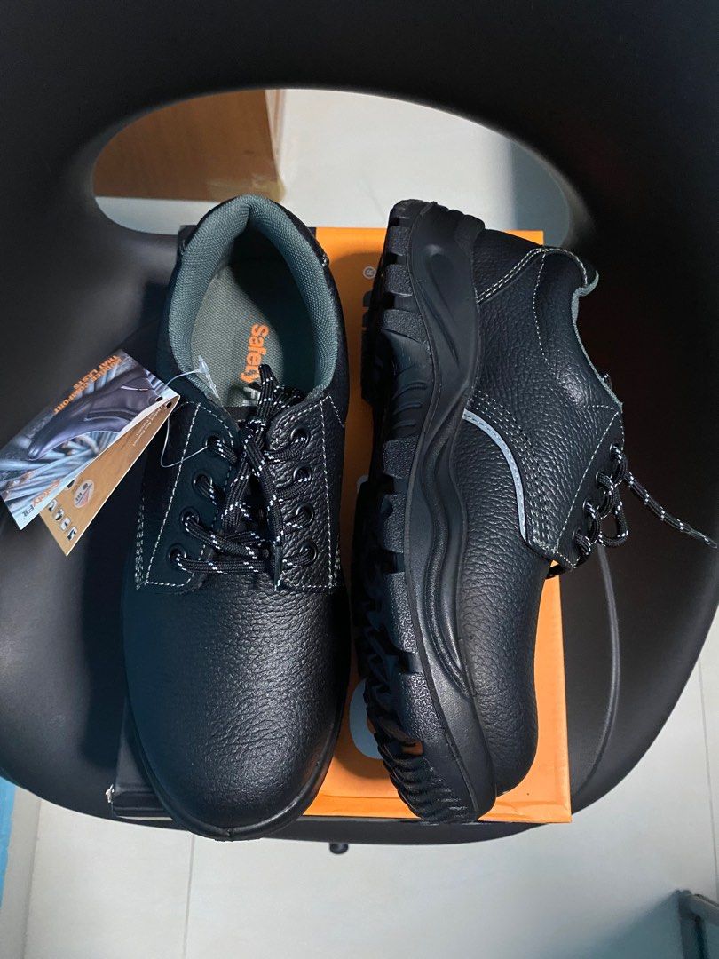 SafetyFit Safety Shoes, Men's Fashion, Footwear, Boots on Carousell