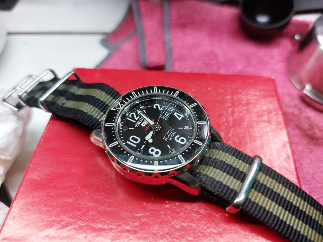 Seiko 5 Sports Divers Watch (SRP197K1), Luxury, Watches on Carousell