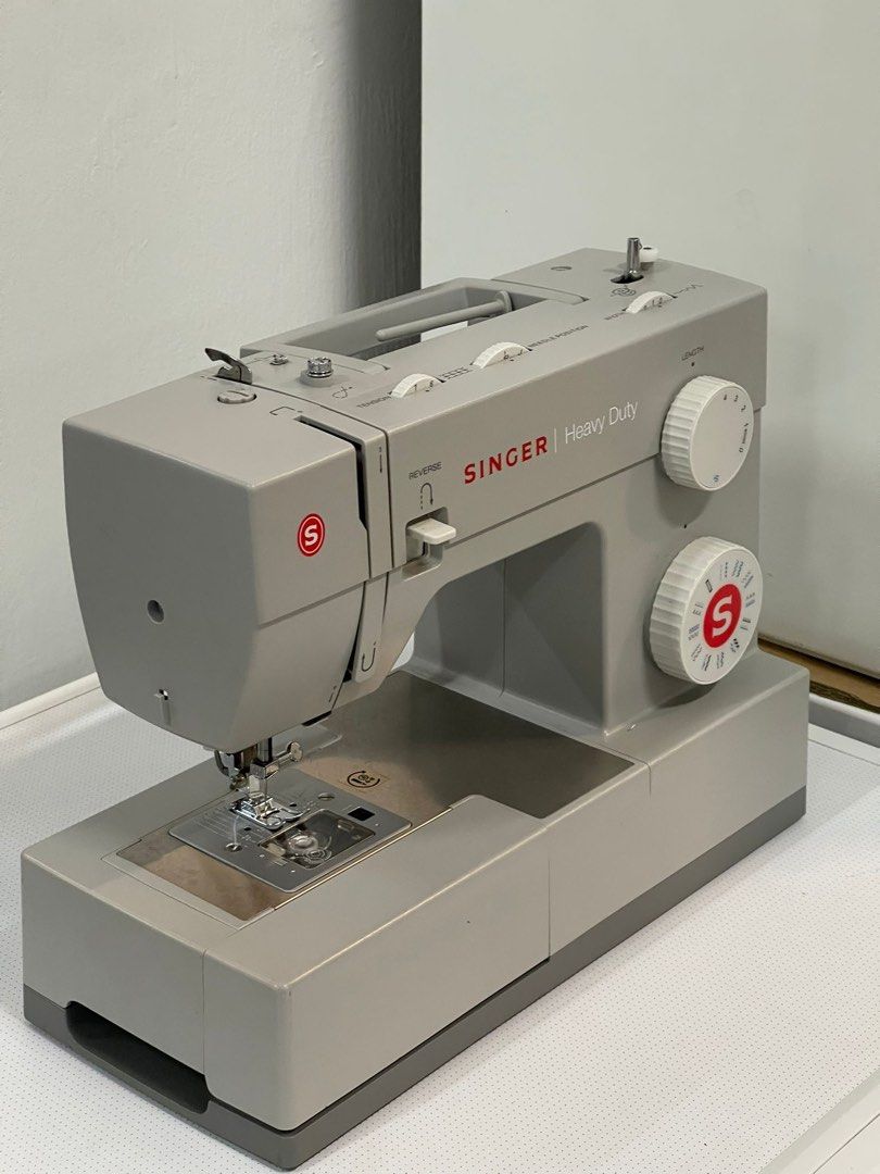 Singer Sewing Machine Duty Heavy 4423 Condition 9/10 $250, Hobbies ...