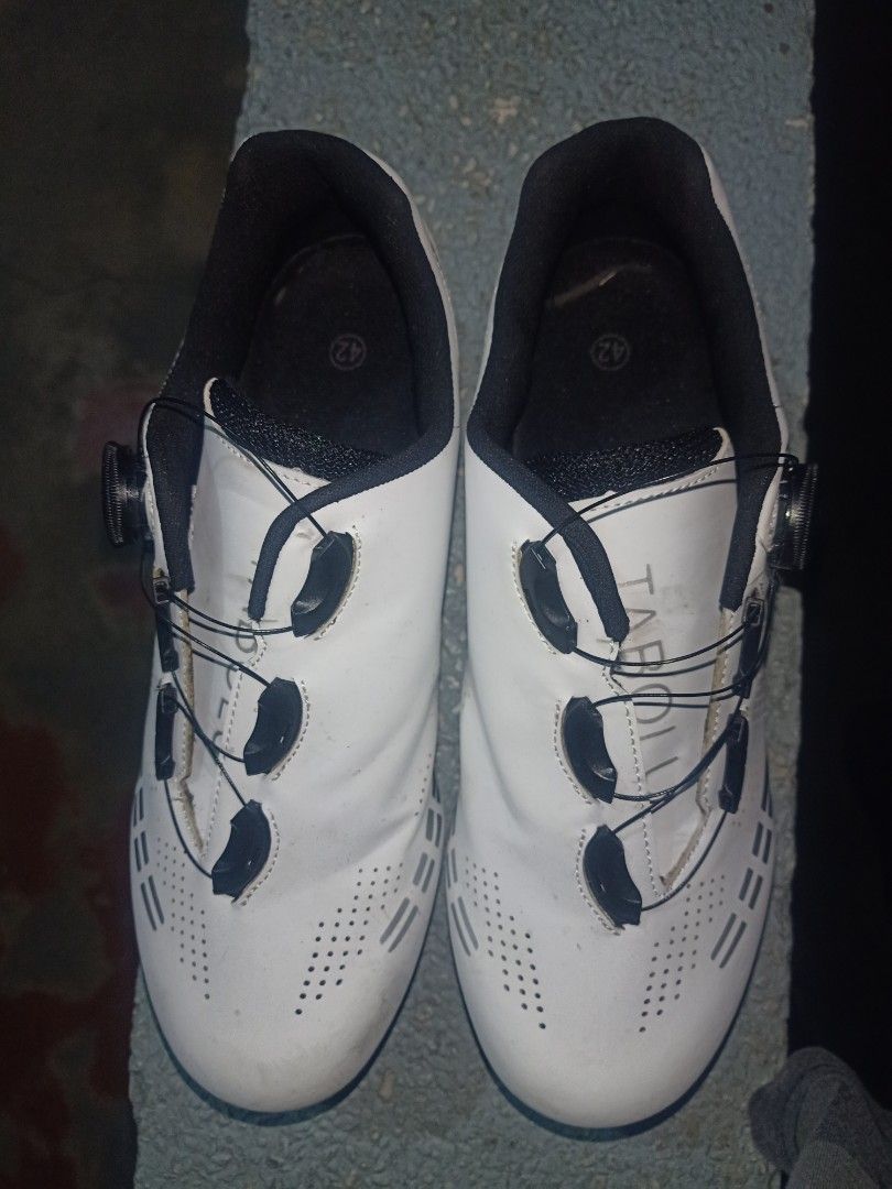 Tabolu Cleats Shoes (Size 42), Sports Equipment, Bicycles & Parts ...