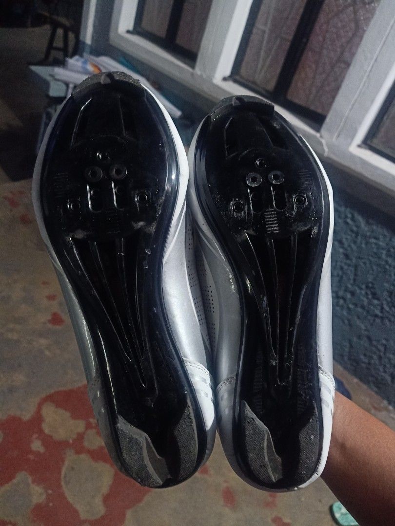 Tabolu Cleats Shoes (Size 42), Sports Equipment, Bicycles & Parts ...