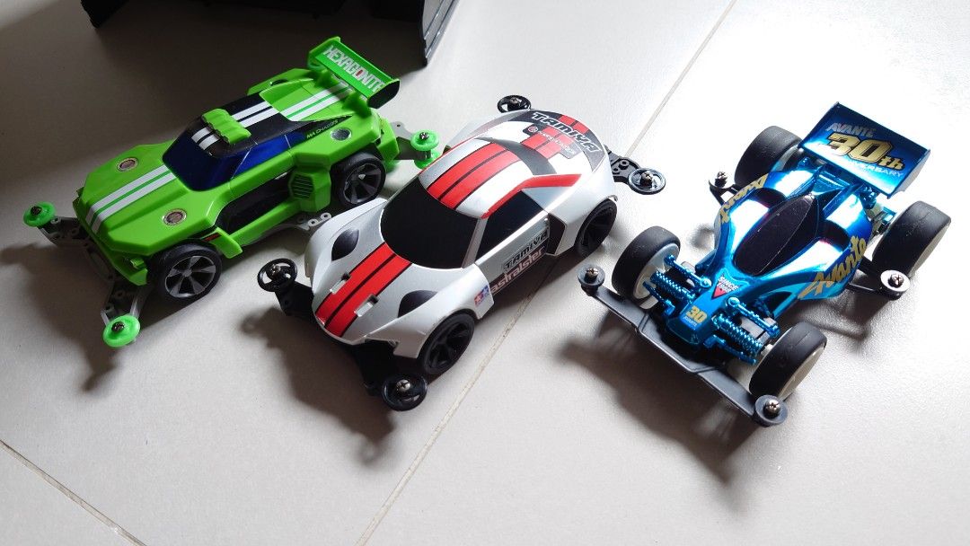 Tamiya mini 4wd track (comes with storage box and cars!), Hobbies ...