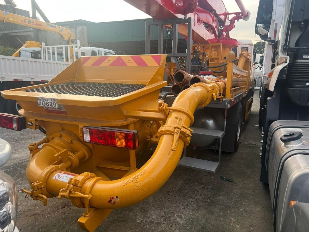 Truck Mounted Pump Crete Howo 6w 33m Brand New, Special Vehicles, Heavy ...