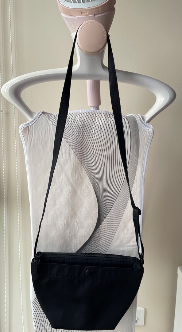 Uniqlo Black Sling Bag, Women's Fashion, Bags & Wallets, Cross-body ...