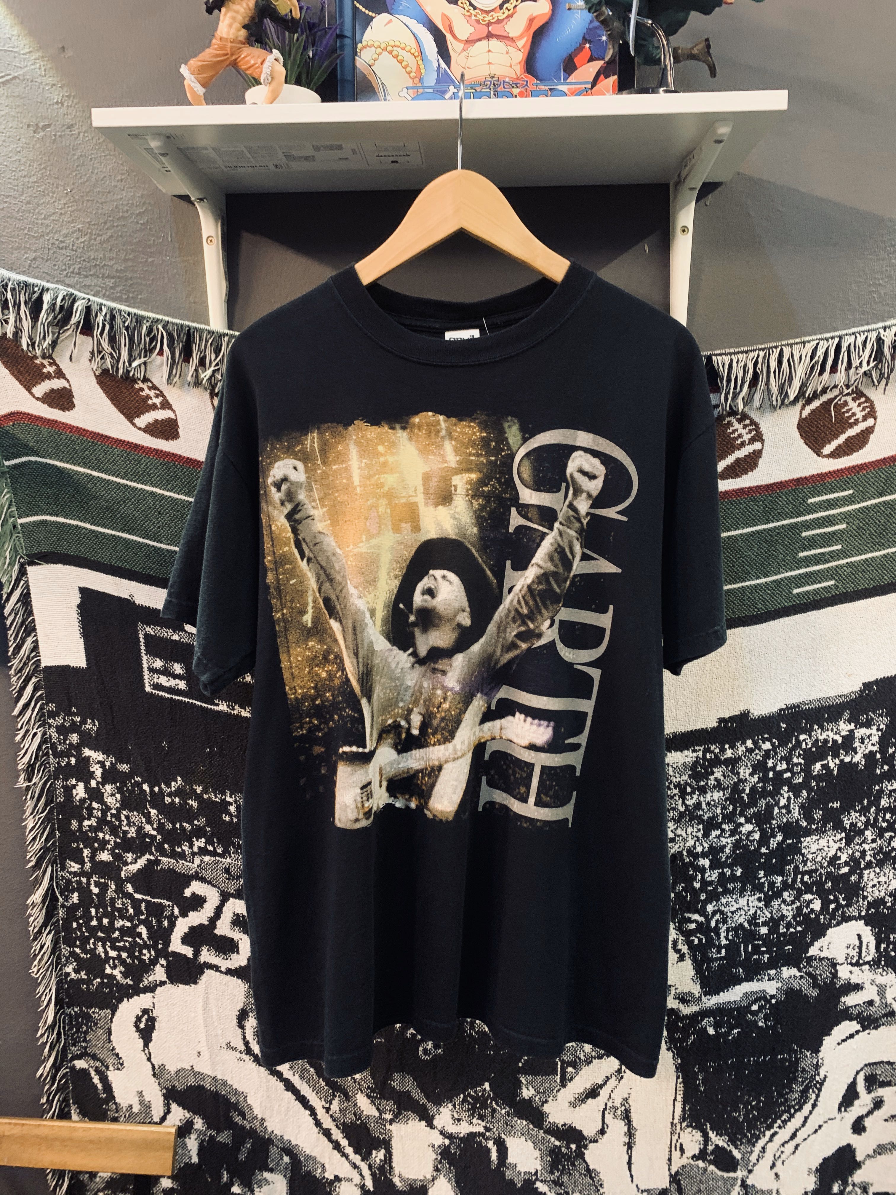 Vintage singer garth brooks, Men's Fashion, Tops & Sets, Tshirts & Polo ...