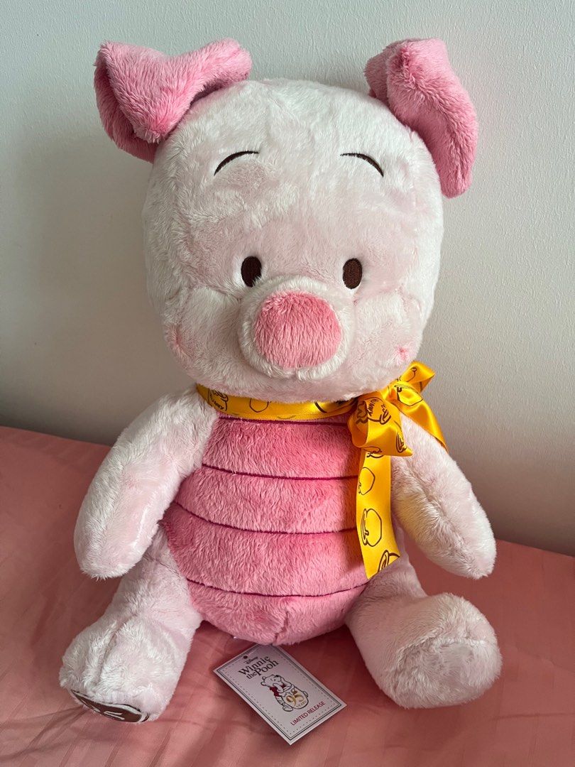 Winnie the Pooh piggy, Hobbies & Toys, Toys & Games on Carousell