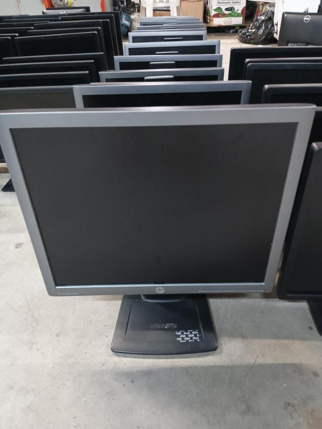 19IN DELL / HP MONITORS, Computers & Tech, Parts & Accessories, Monitor ...