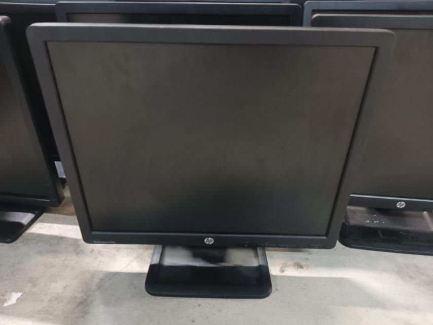 19IN DELL / HP MONITORS, Computers & Tech, Parts & Accessories, Monitor ...