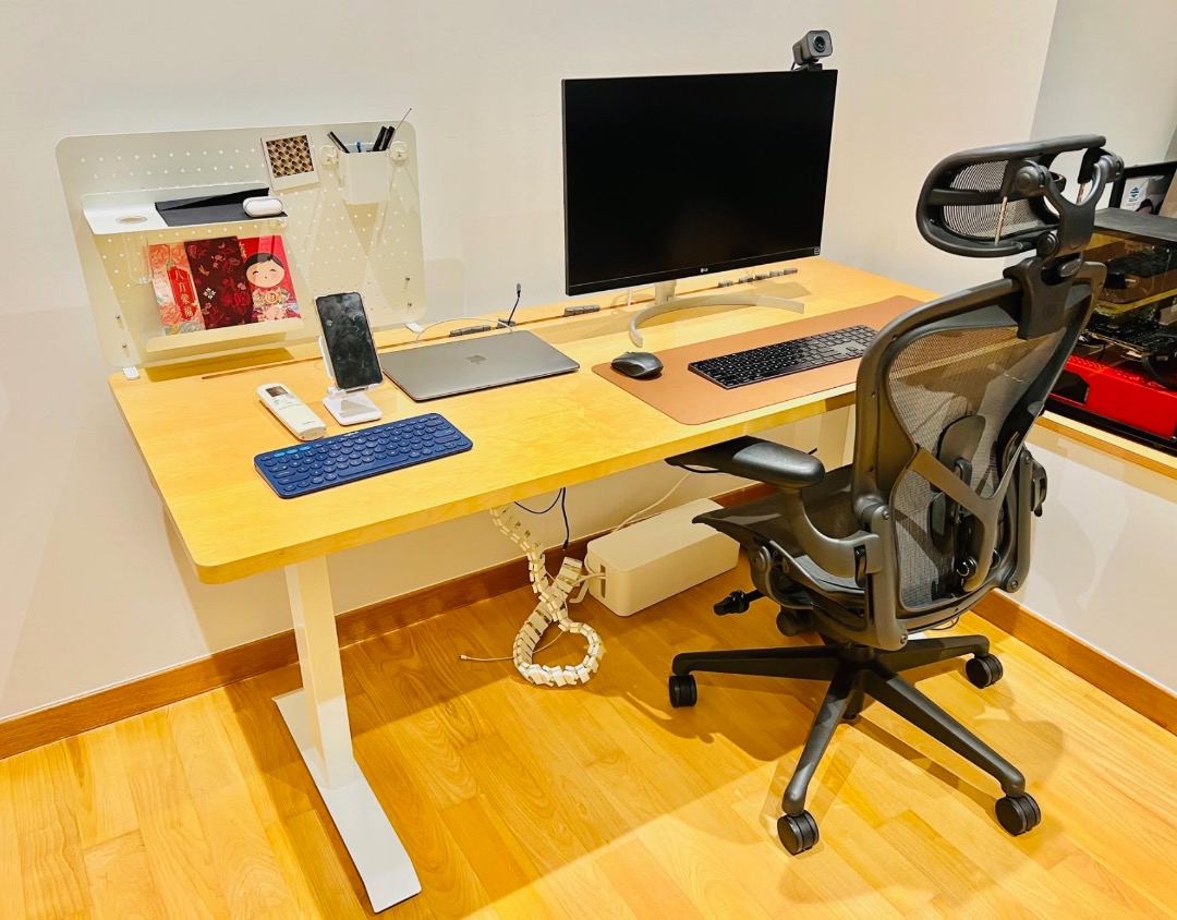 EverDesk Max Table Set Like New (July 2022 With 10 Years Warranty ...