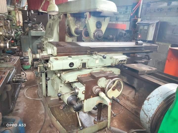 Imported surplus Vertical with horizontal milling machine number 4 running in good condition ...