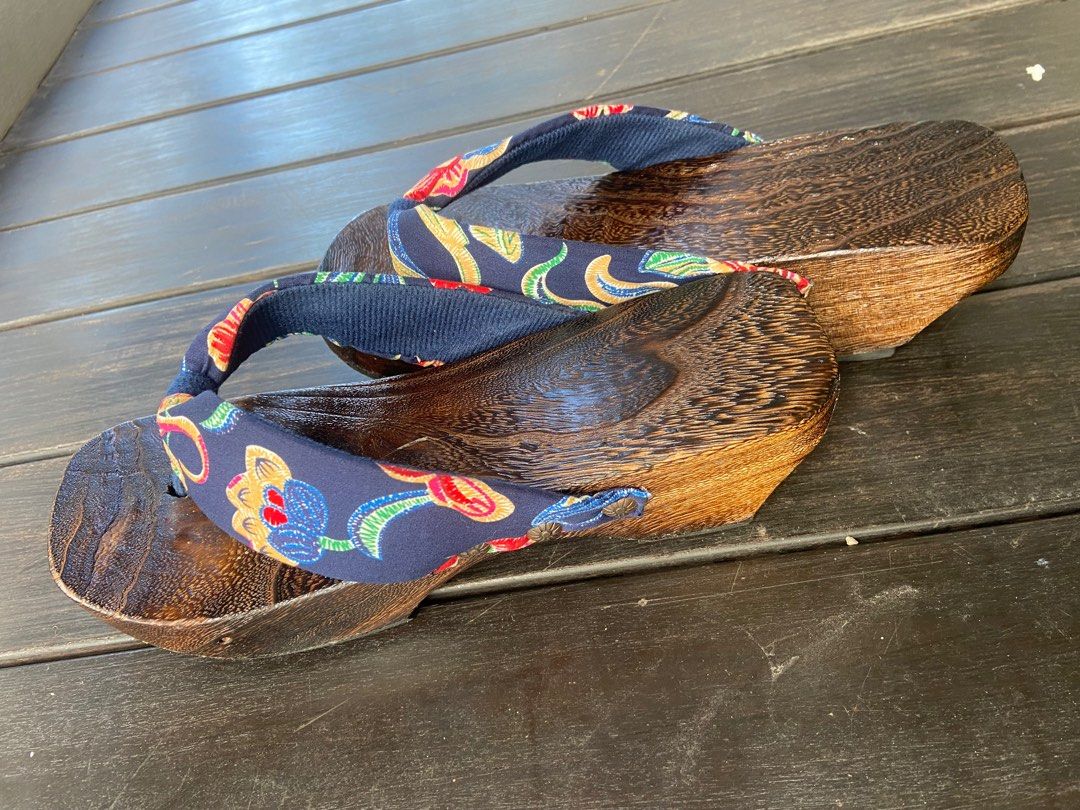 Japanese wooden sandals, Women's Fashion, Footwear, Sandals on Carousell
