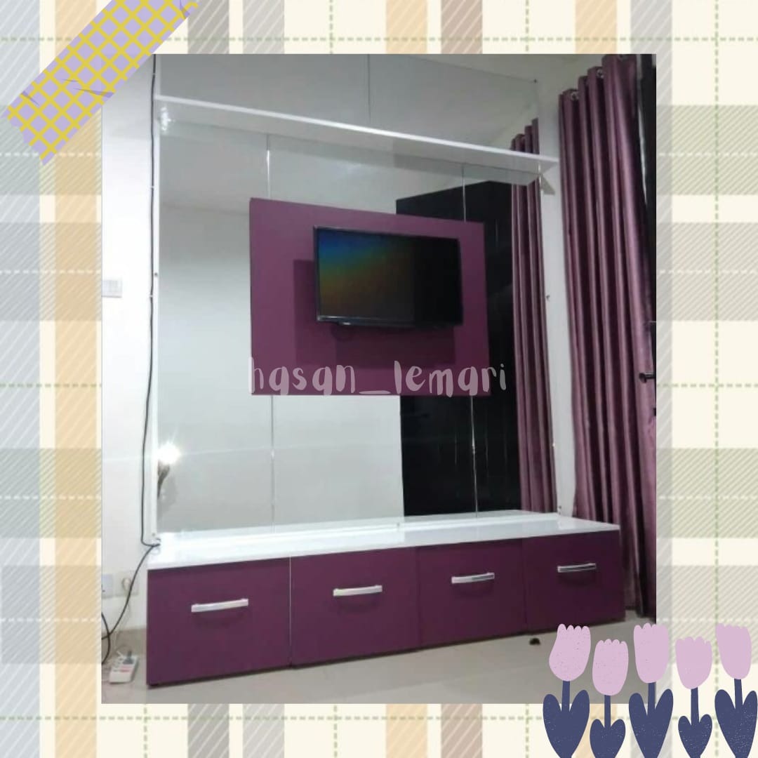 Lemari backdrop tv gantung cermin kaca murah, Perabotan Rumah di Carousell