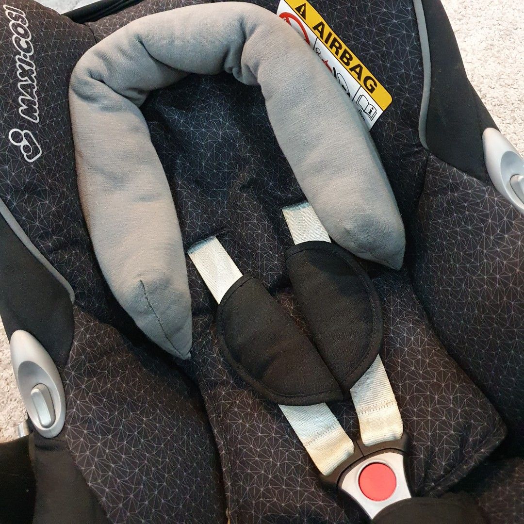Maxi cosi CabrioFix with easy walker adapter, Babies & Kids, Going Out ...