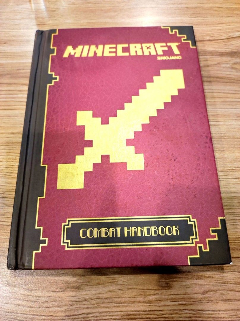 Minecraft vintage book combat guide 2014 collectible printed In Italy ...