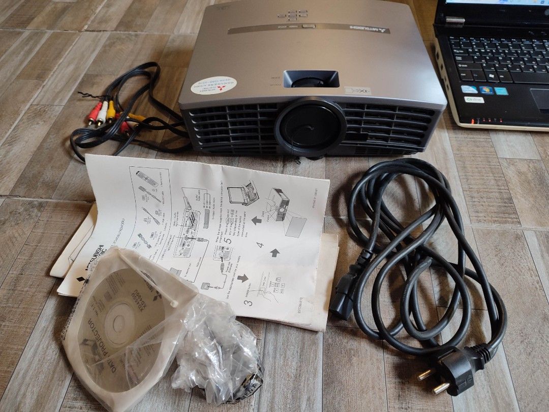 Mitsubishi projector, TV & Home Appliances, TV & Entertainment ...