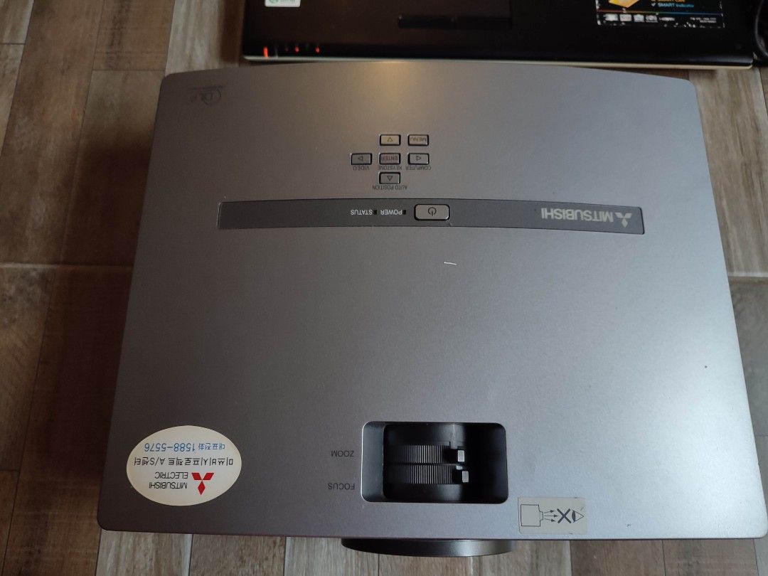 Mitsubishi projector, TV & Home Appliances, TV & Entertainment ...