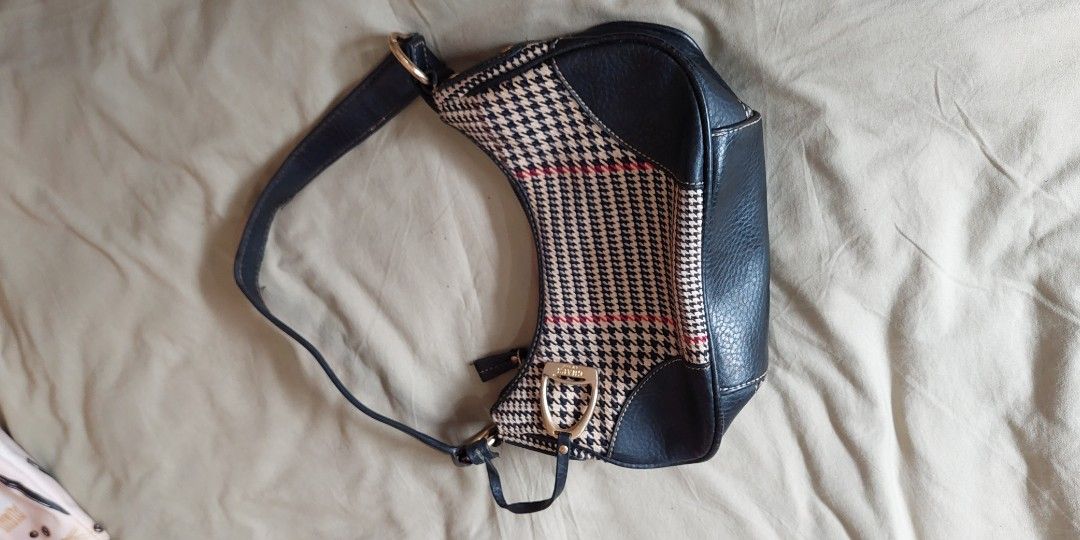 Original Chaps London Shoulder Bag, Luxury, Bags & Wallets on Carousell